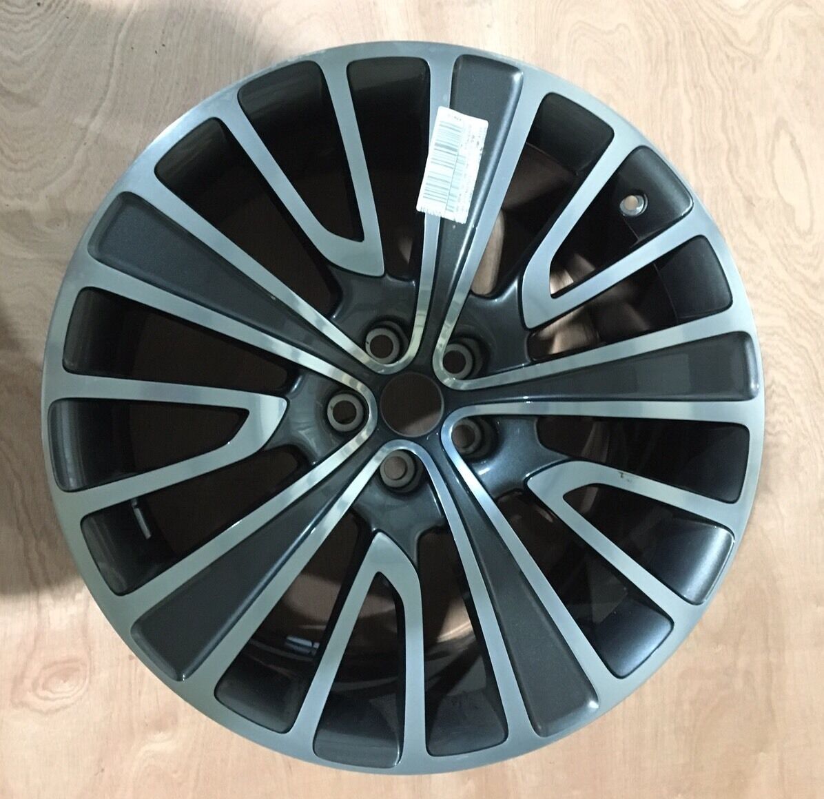 Genuine Jaguar XJ Alloy Wheel 20" Maroa – Discount Prestige Car Parts